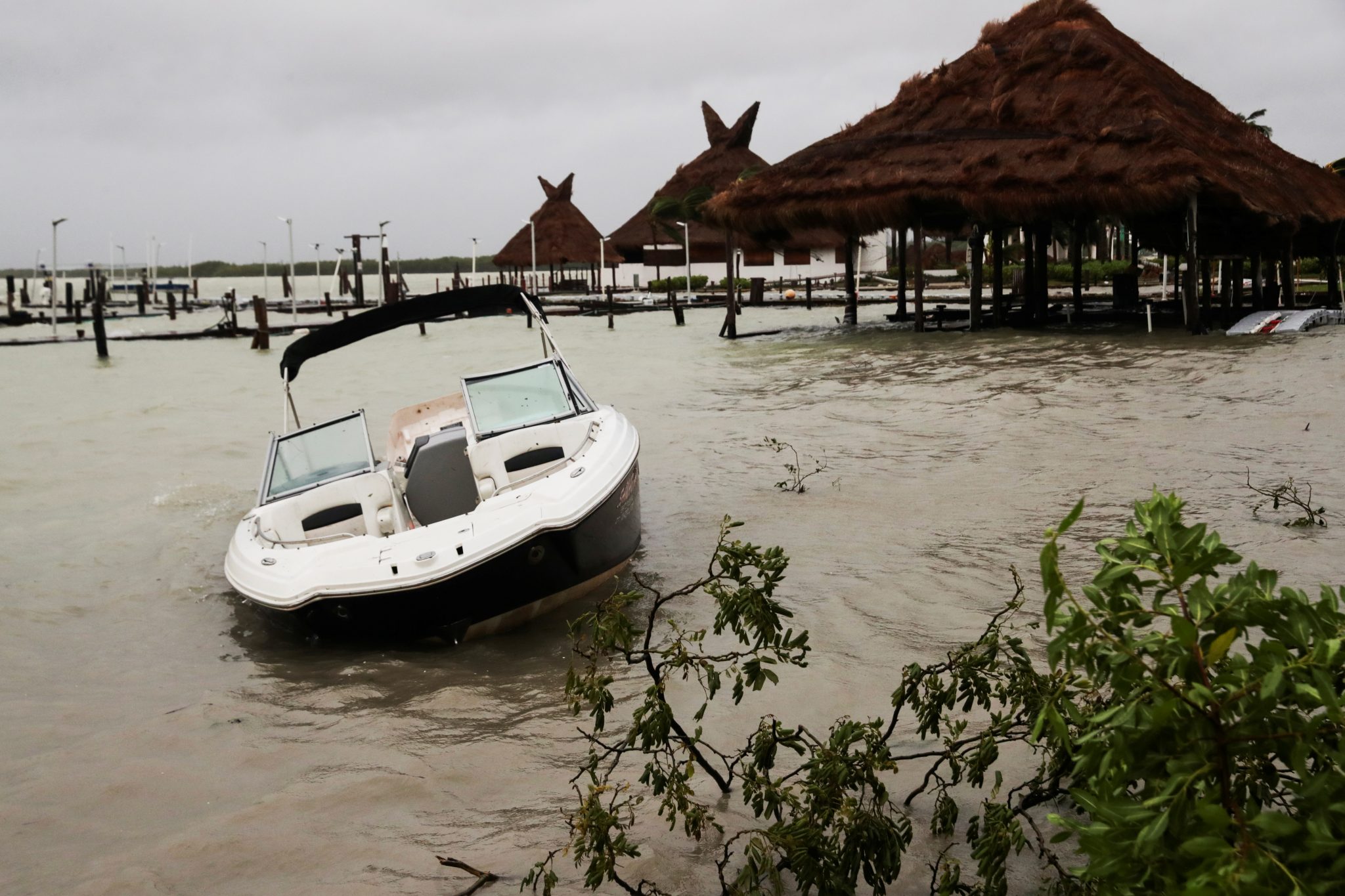 Huracán Delta: las impactantes fotos de la peor tormenta en 15 años ...
