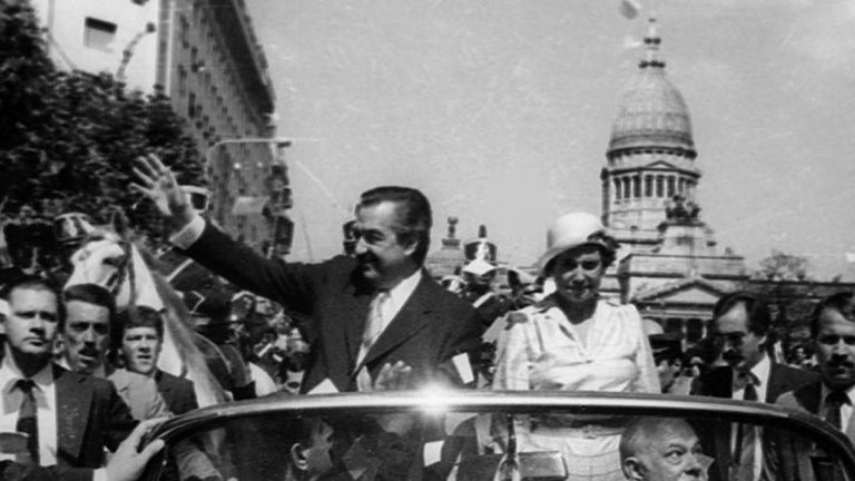 La campaña y gran elección de Alfonsín que lo llevó a la presidencia ...